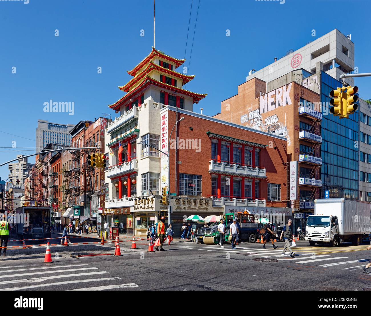NYC Chinatown: Poy Gum Lee designed On Leong Tong Building (Merchants ...