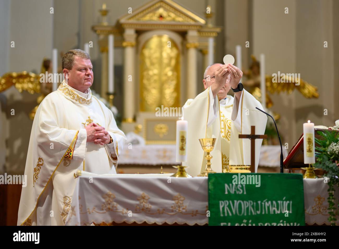 Holy mass chalice communion hi-res stock photography and images - Alamy