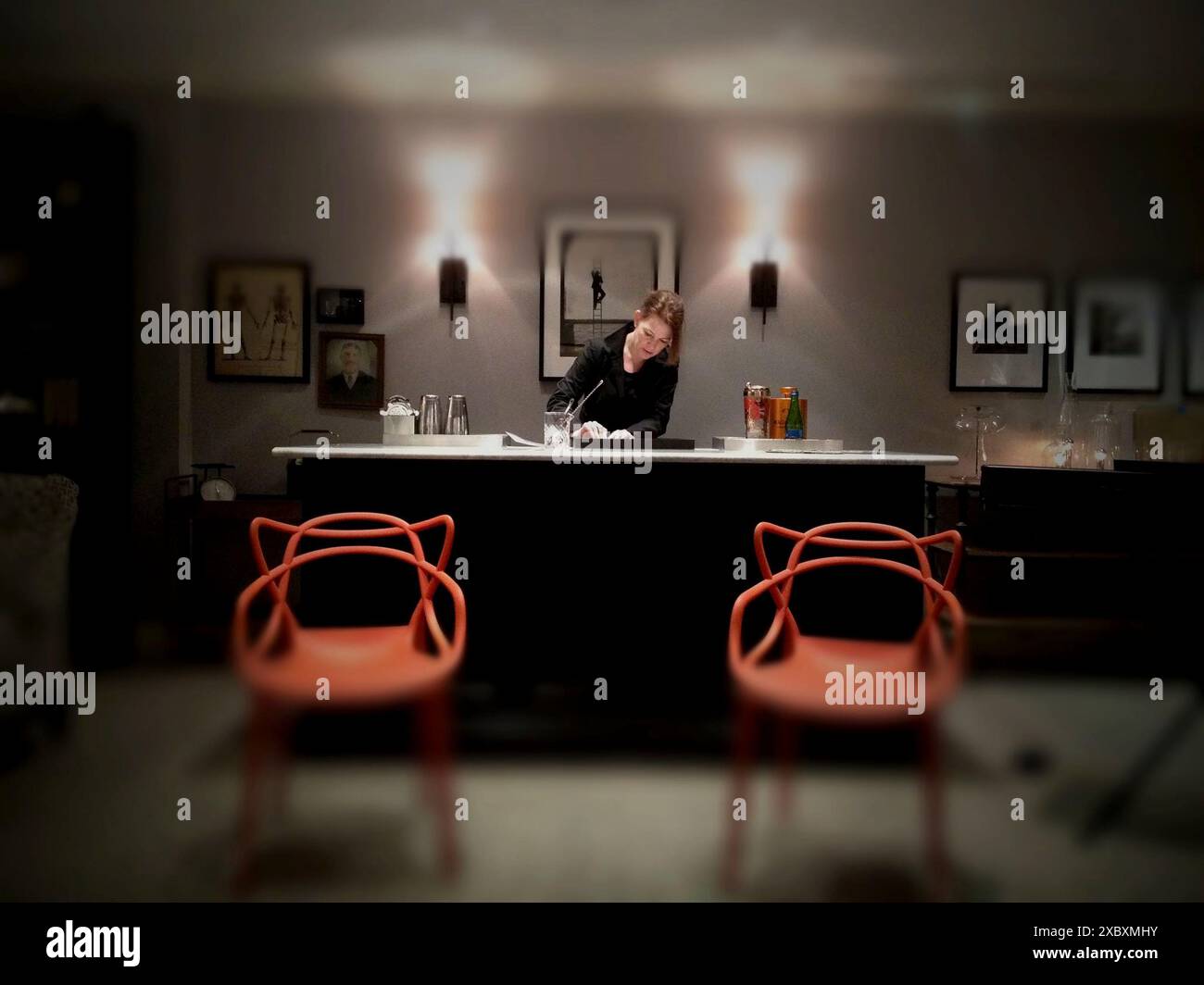 Woman fancy restaurant hi-res stock photography and images - Alamy