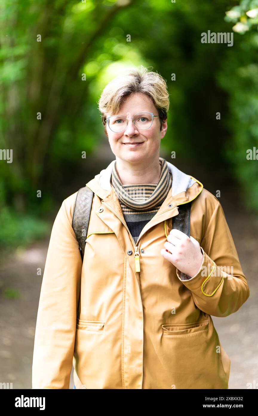 Portrait of a 38 yo white woman with a green bokeh background, Jette ...