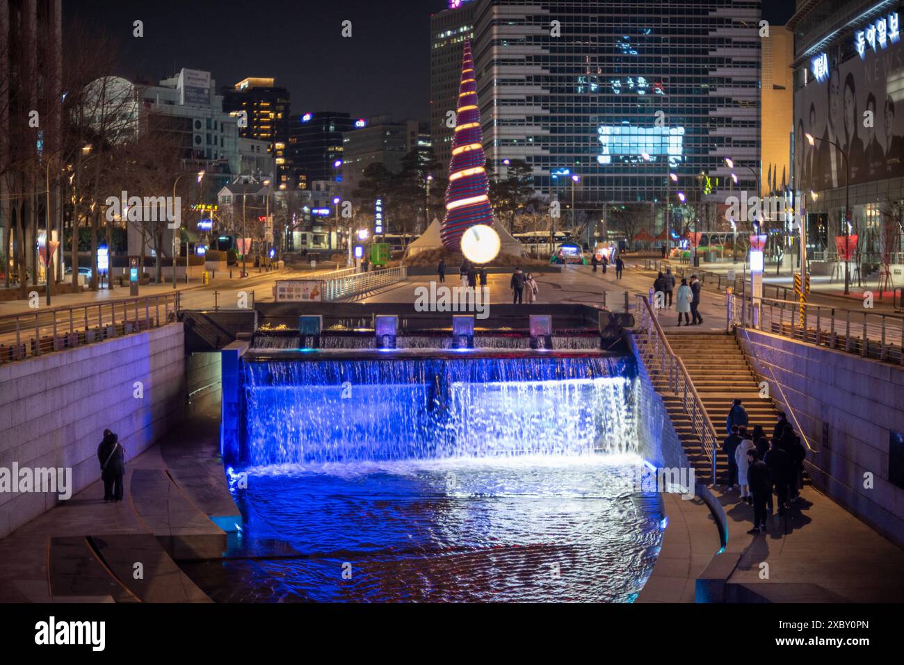 Night view of Cheonggyecheon Stream in downtown Seoul, capital of South ...
