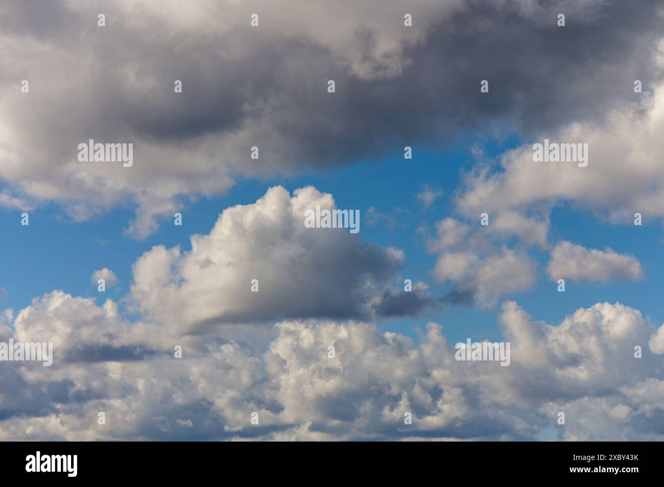 Red rosy clouds hi-res stock photography and images - Alamy