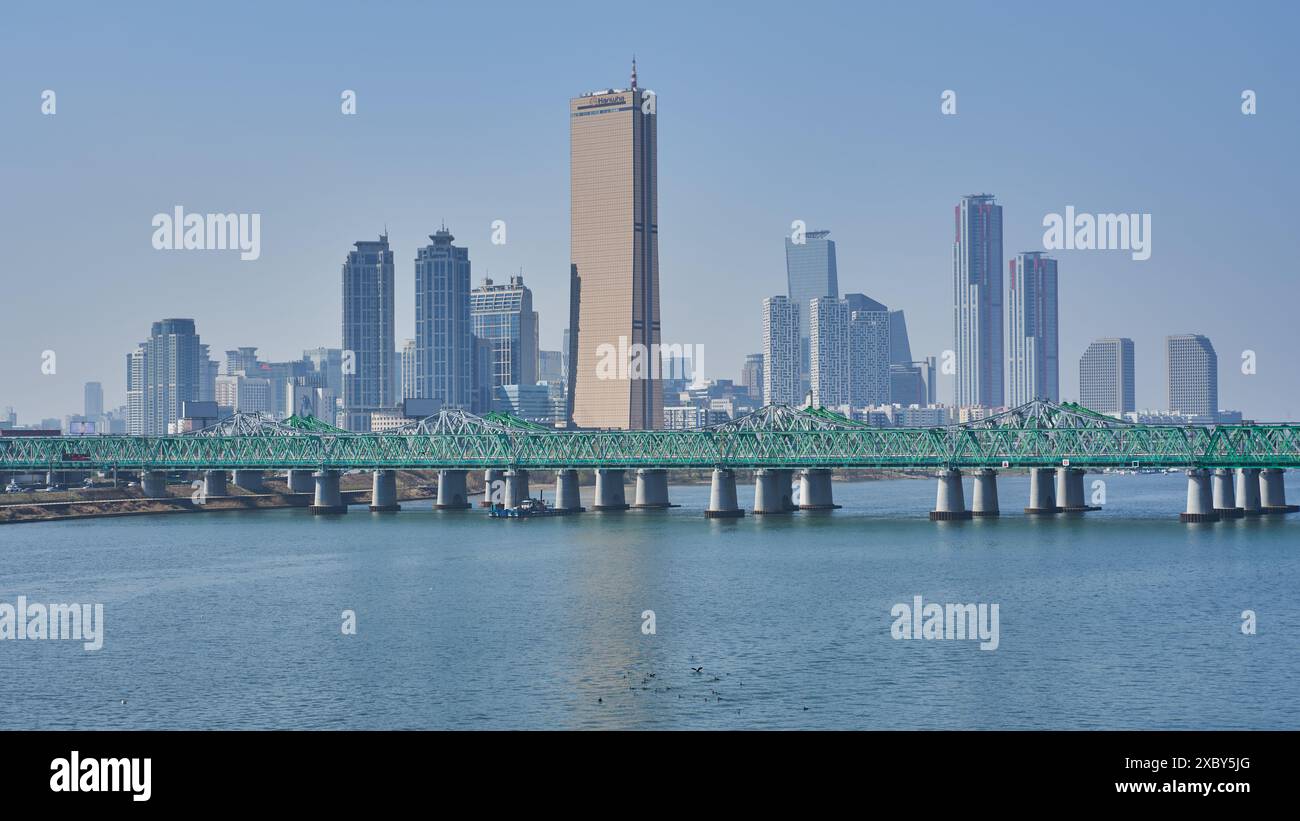 Han river Hangang and urban cityscape of Seoul, capital of South Korea ...