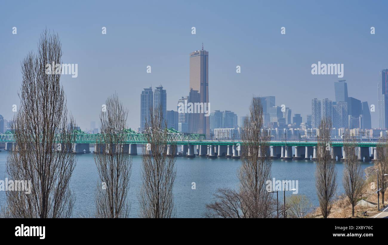 Han river Hangang and urban cityscape of Seoul, capital of South Korea ...