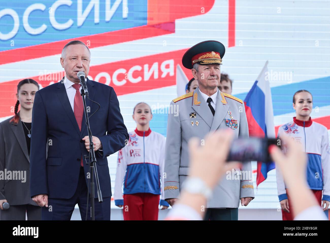 Governor of St. Petersburg Alexander Beglov (left) and Hero of Russia ...