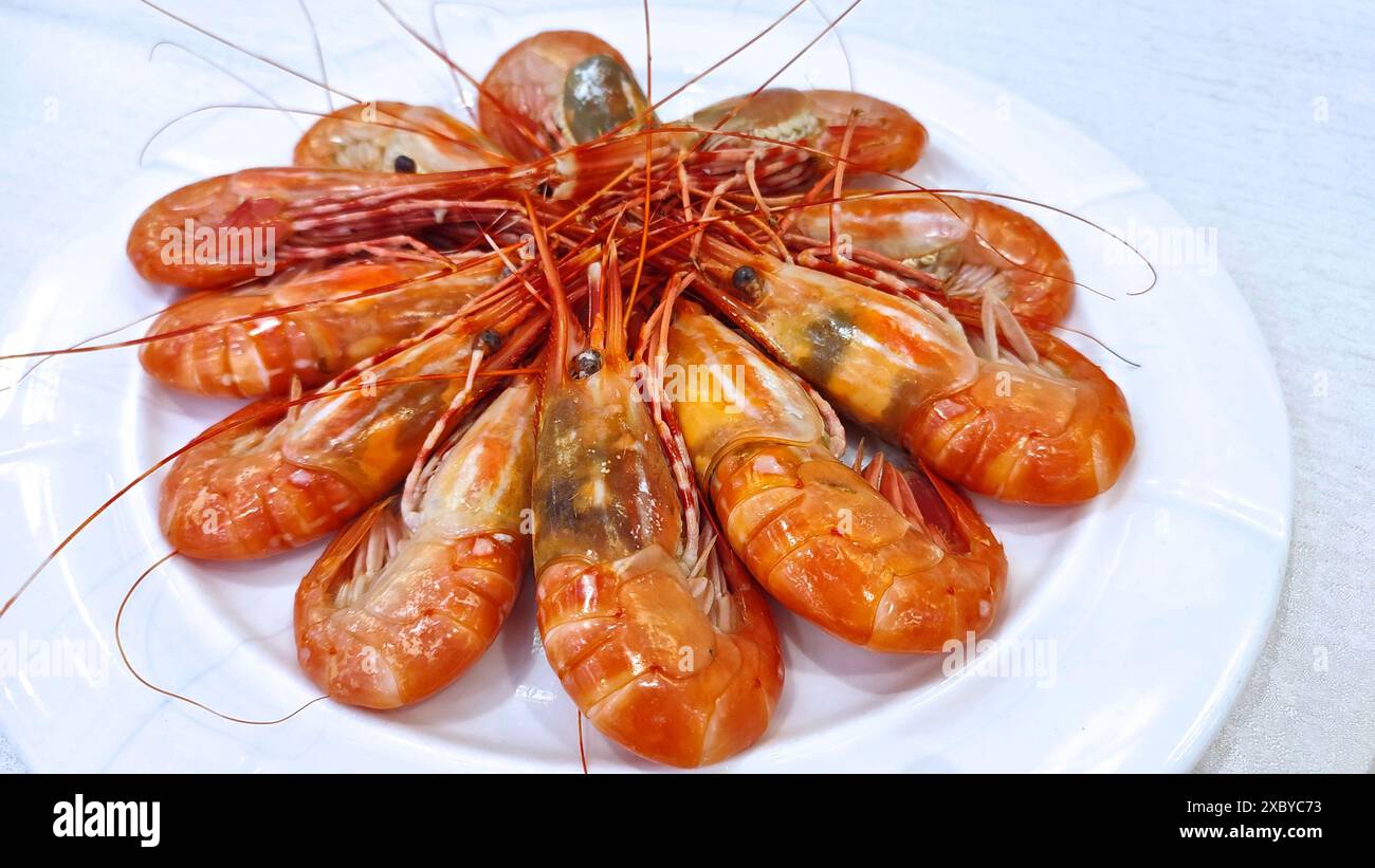 Fresh cooked shrimp in Chinese restrauant Stock Photo - Alamy