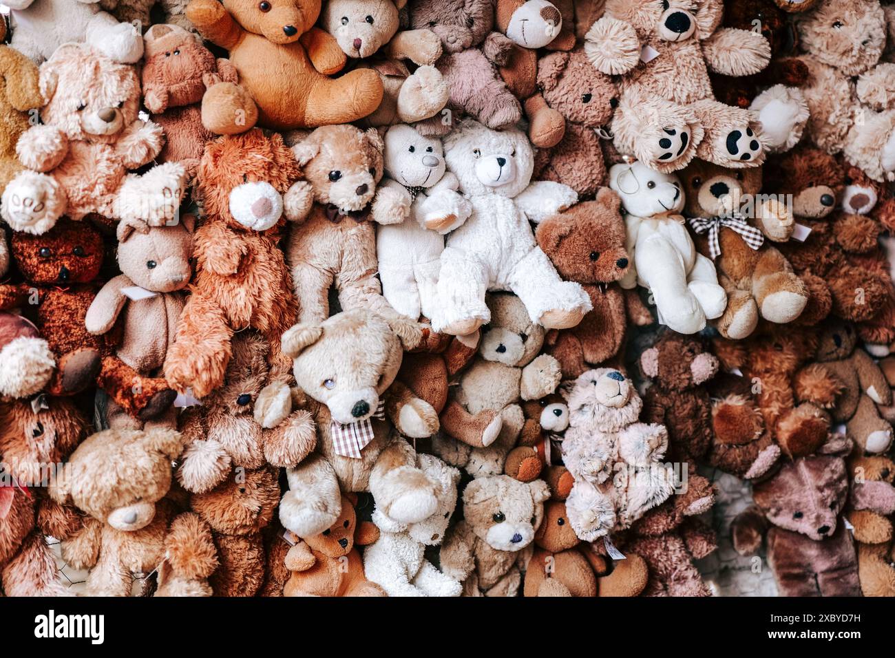 Teddy bears texture. Soft bears toys background in brown, white, beige ...