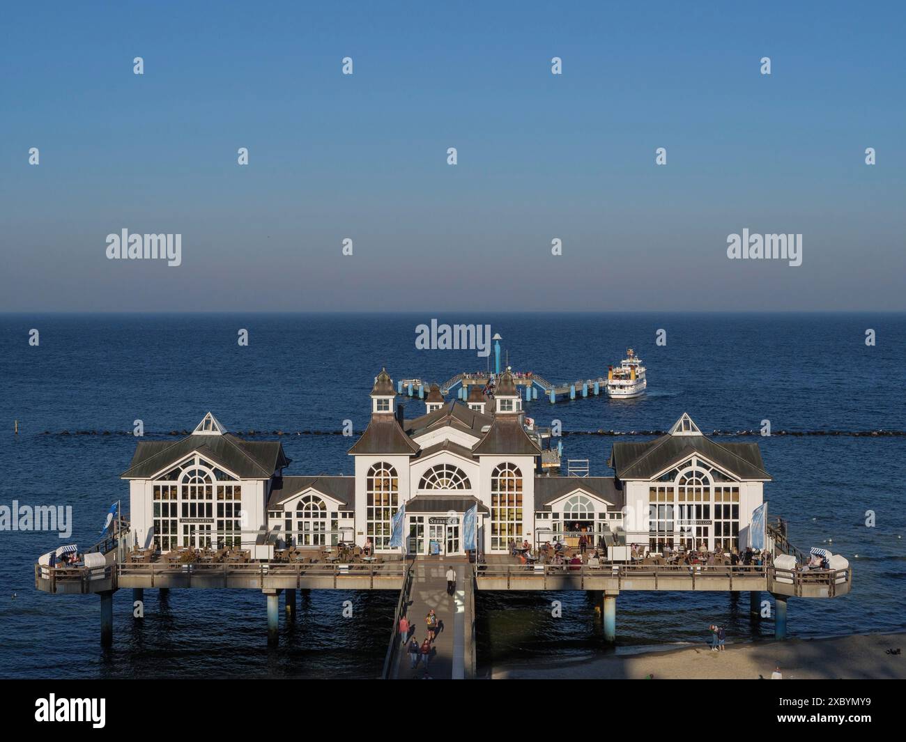 Pavilion on a pier with far-reaching views of the sea and boats, Binz ...