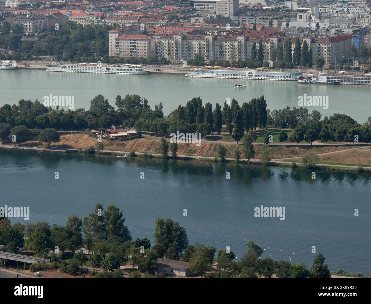 Residential building in vienna hi-res stock photography and images - Alamy