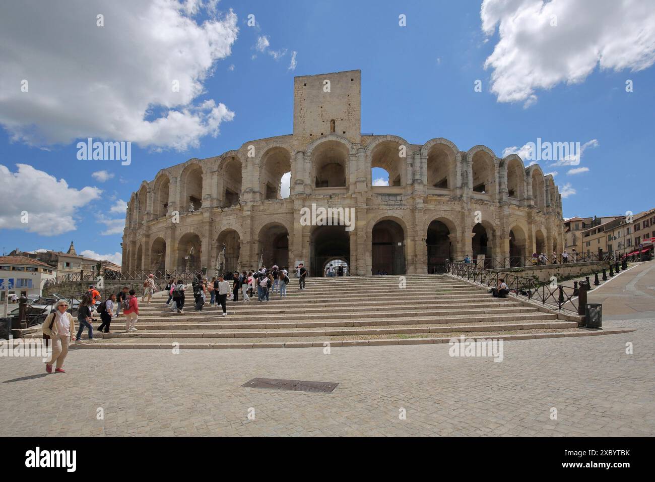 Amphitheatre and group of people, tourists, amphitheatre, amphitheatre, ancient, Roman, building ...
