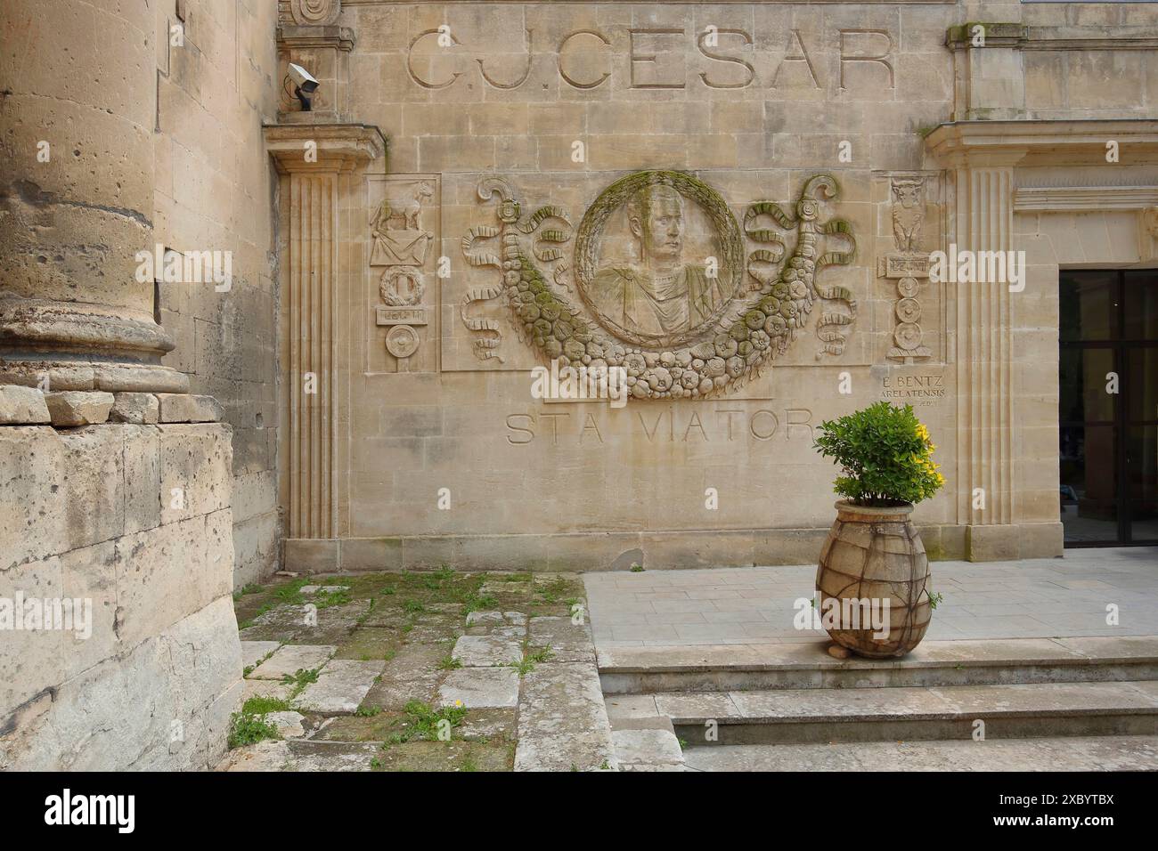 Julius cesar monument hi-res stock photography and images - Alamy