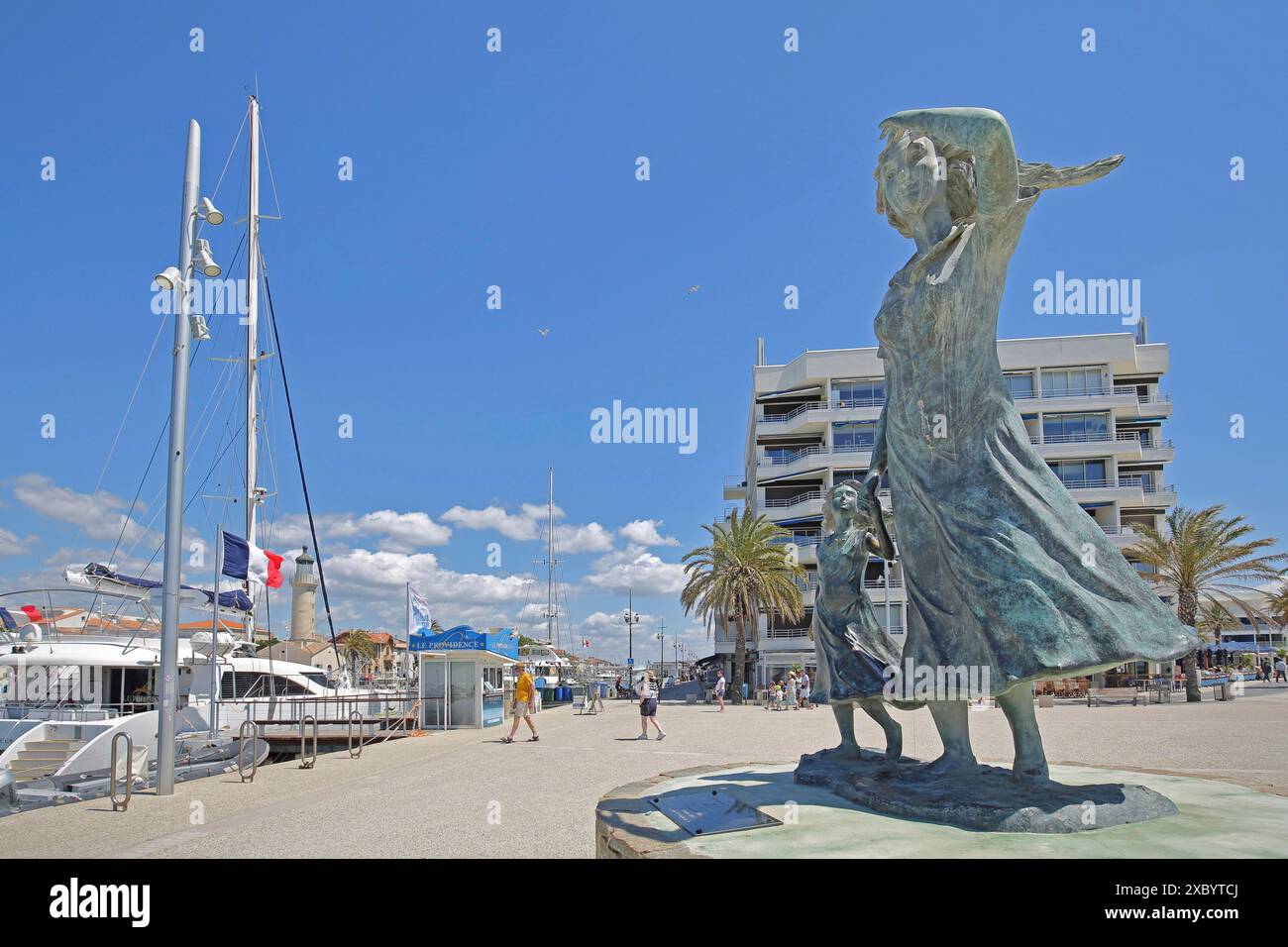 Sculpture L'Esperance by Ali Salem 2014, harbour, skyscraper, woman ...