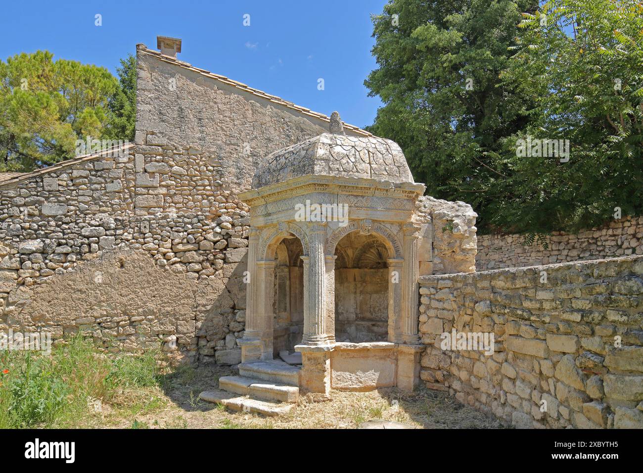 Pavillon de la Reine Jeanne built in 1581, mountain village, Les Baux ...