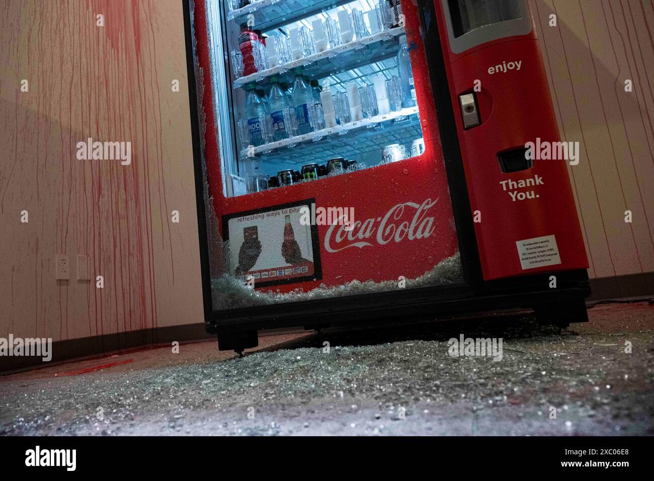 Smashed vending machine hi-res stock photography and images - Alamy