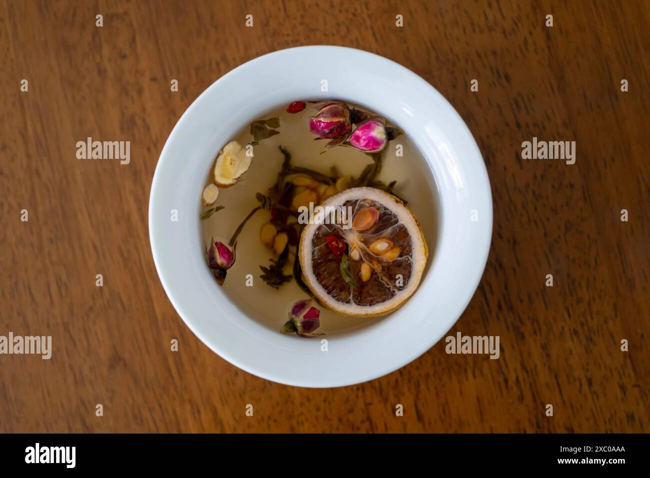 Close-up Lemon Rose Tea. Vertical shooting Stock Photo - Alamy