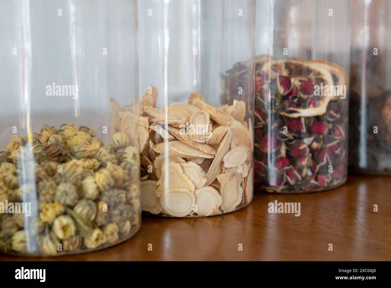 Dried chinese traditional medicine hi-res stock photography and images ...