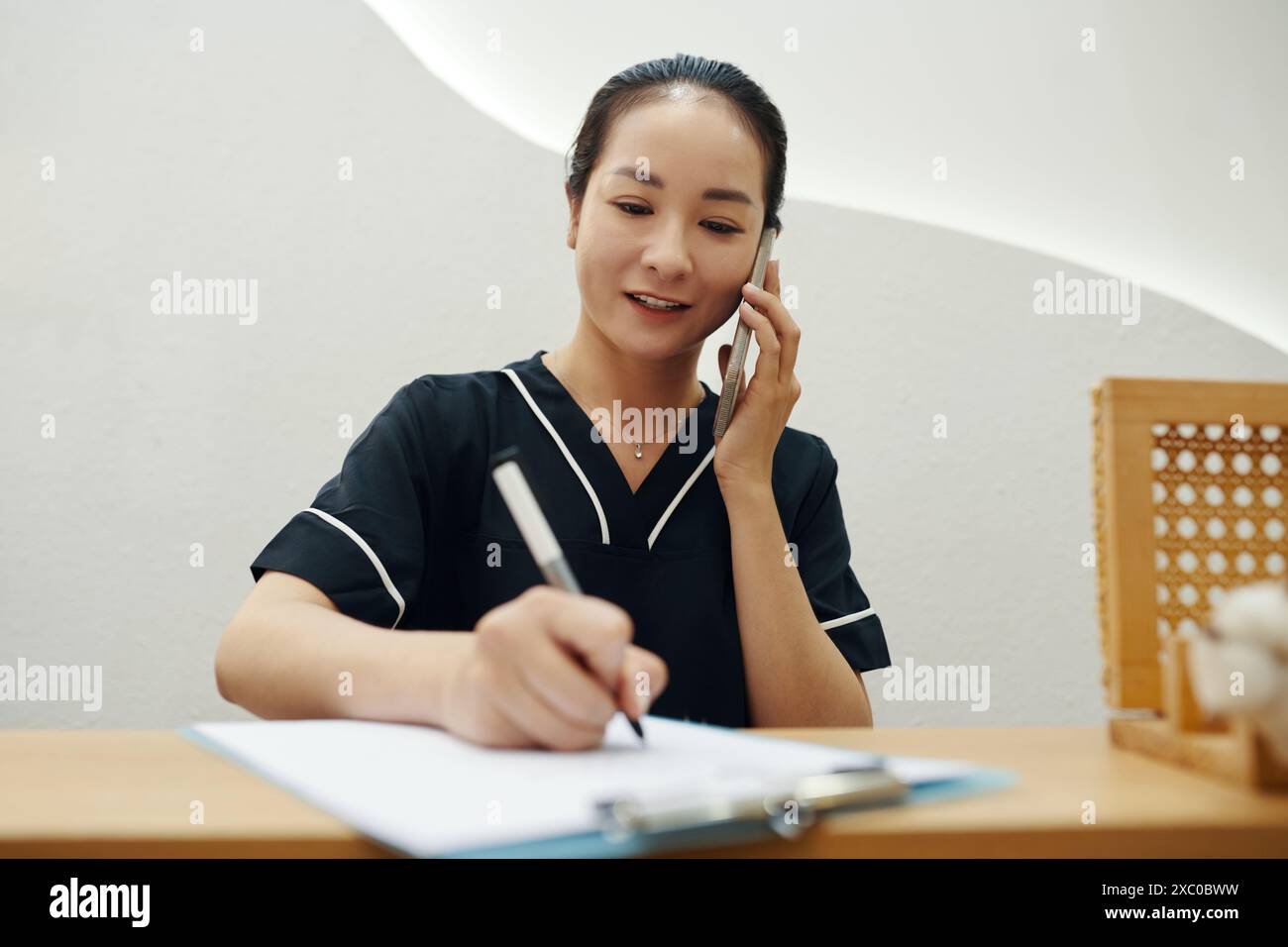 Salon receptionist computer hi-res stock photography and images - Alamy