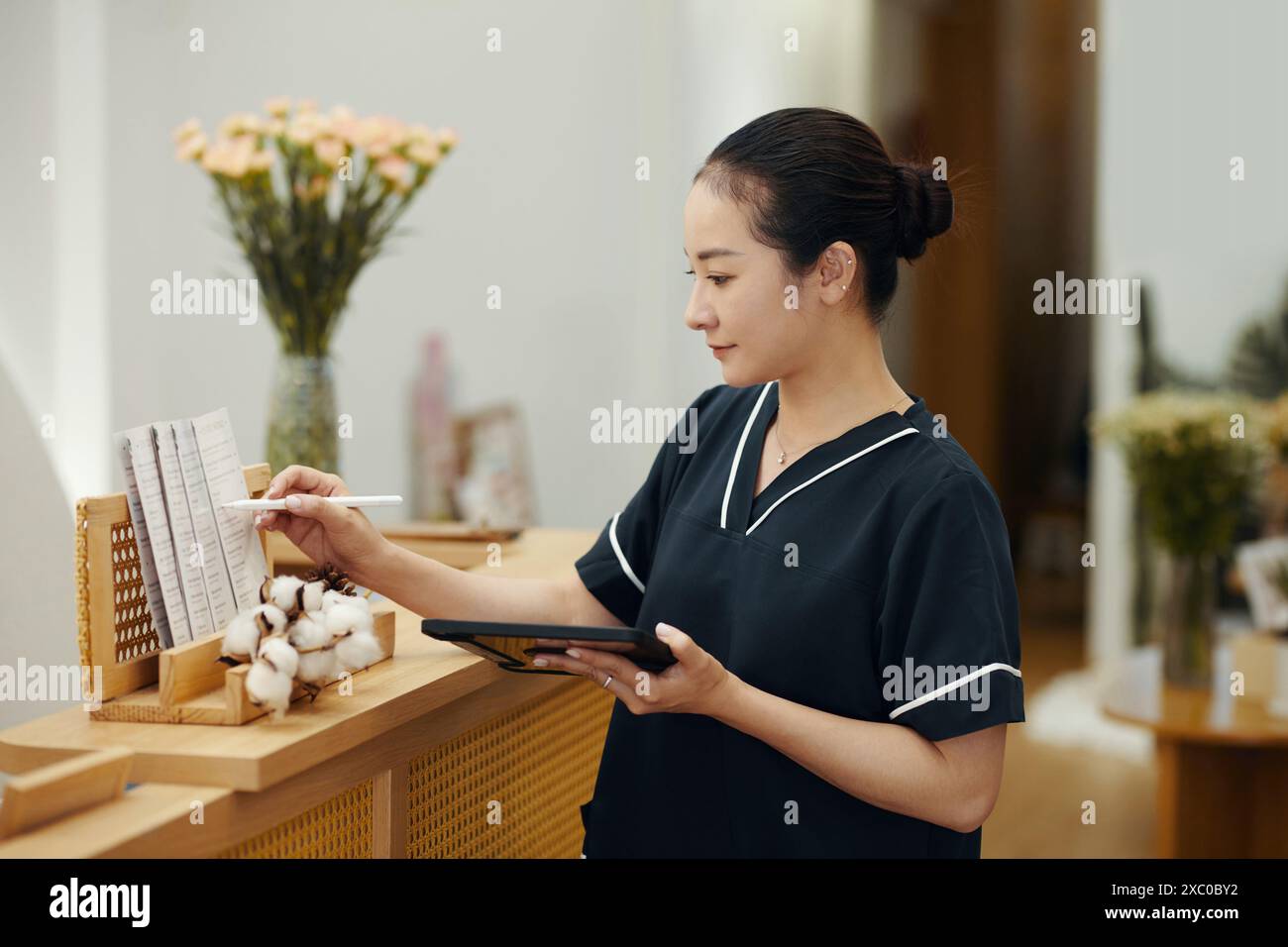 Uniform description hi-res stock photography and images - Alamy