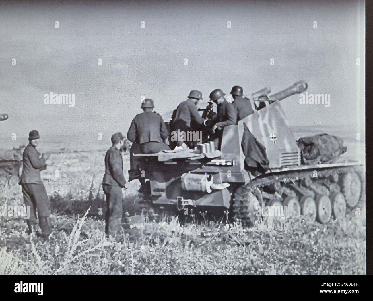 World War Two B&W Screenshot photo , German 105mm Self Propelled ...