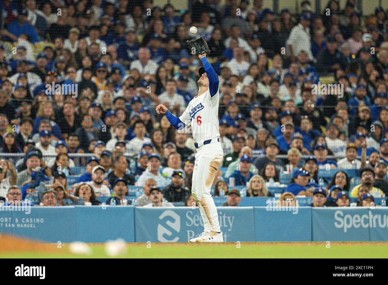 Los Angeles Dodgers third base Cavan Biggio (6) catches a fly ball ...