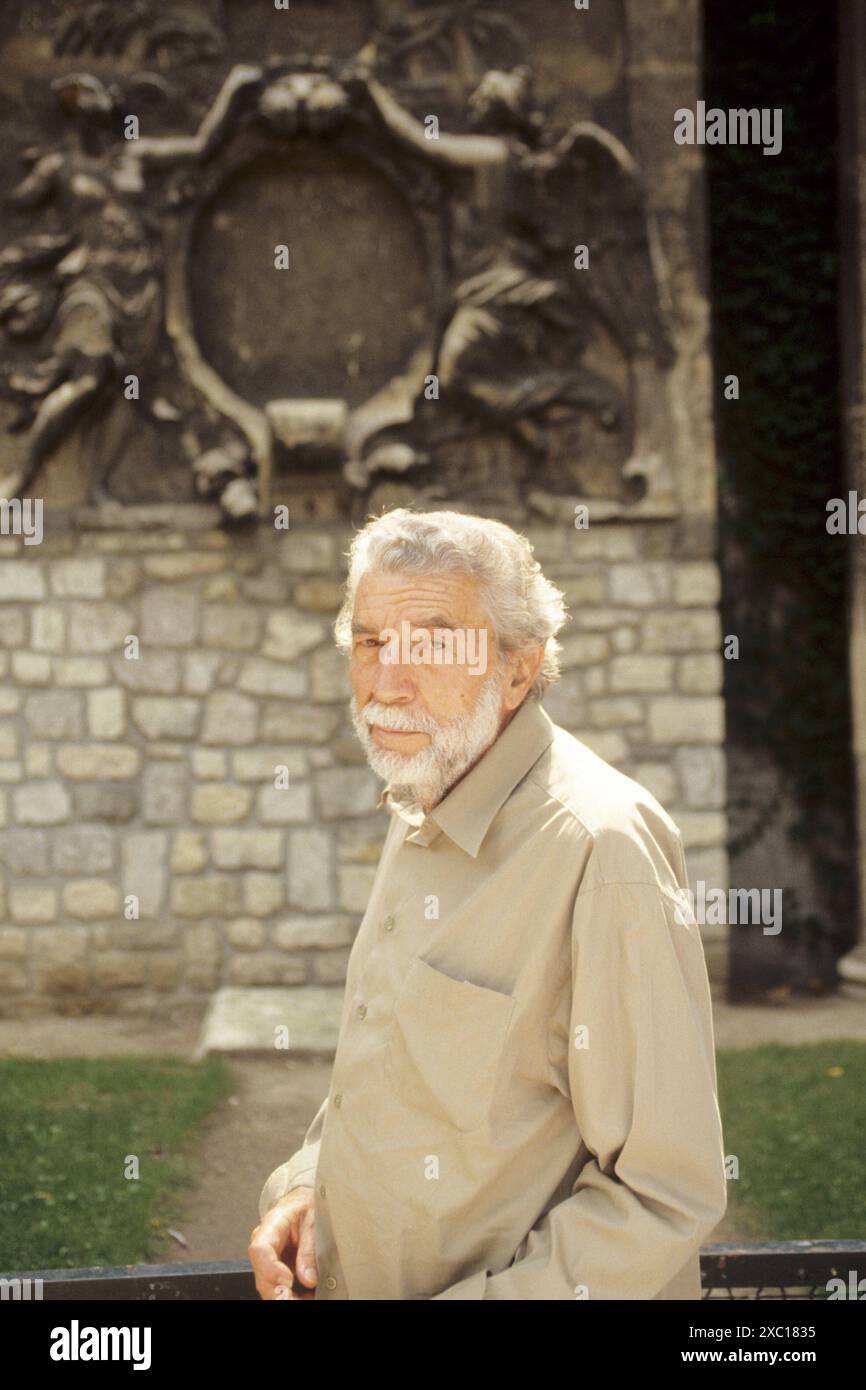 Alain ROBBE GRILLET (ROBBE-GRILLET) - Date : 20010801 ©John Foley/Opale ...