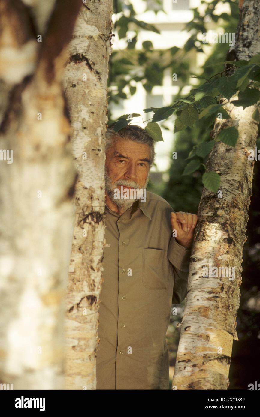 Alain ROBBE GRILLET (ROBBE-GRILLET) - Date : 20010801 ©John Foley/Opale ...