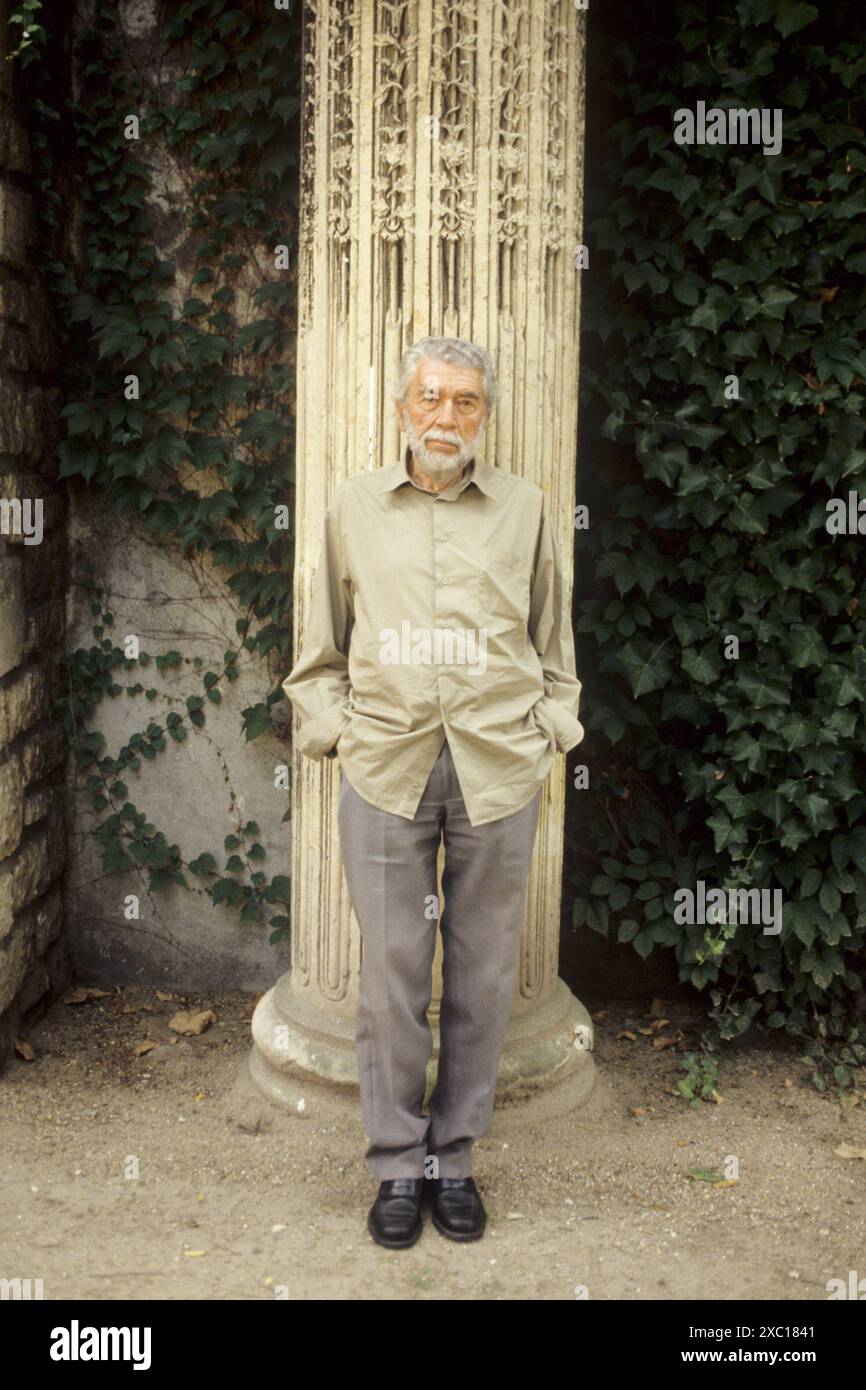 Alain ROBBE GRILLET (ROBBE-GRILLET) - Date : 20010801 ©John Foley/Opale ...