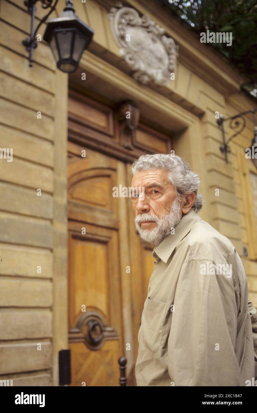 Alain ROBBE GRILLET (ROBBE-GRILLET) - Date : 20010801 ©John Foley/Opale ...