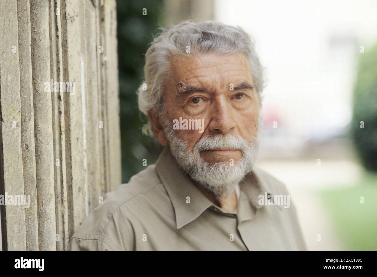 Alain ROBBE GRILLET (ROBBE-GRILLET) - Date : 20010801 ©John Foley/Opale ...