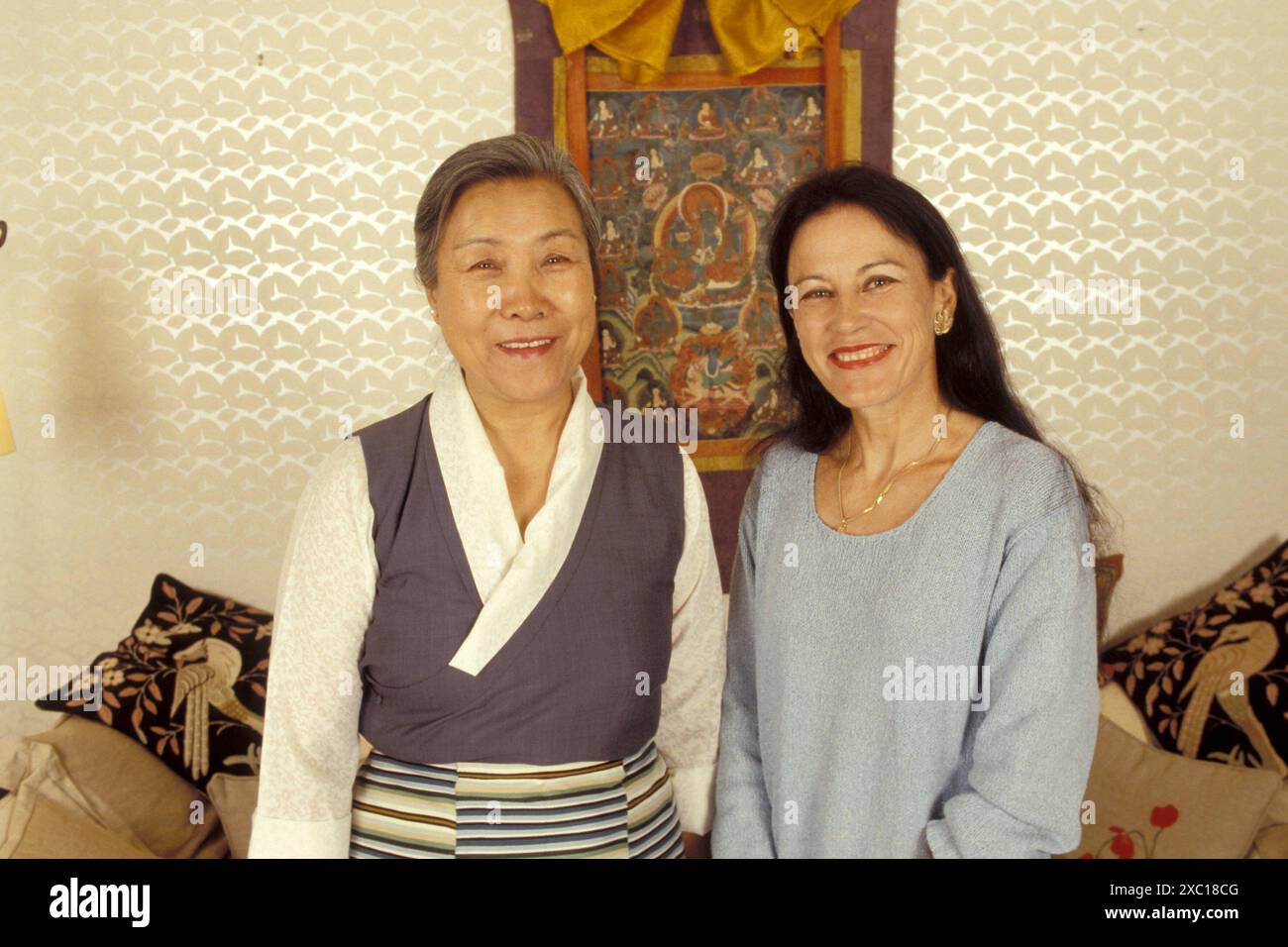 Irene FRAIN et Jetsun PEMA - Date : 20010801 ©John Foley/Opale.photo ...