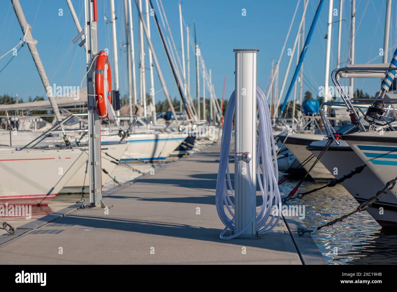Charging and water station for boats, electrical outlets to charge ...