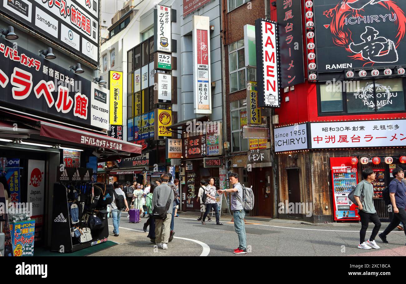 Vibrant backstreet tokyo hi-res stock photography and images - Alamy
