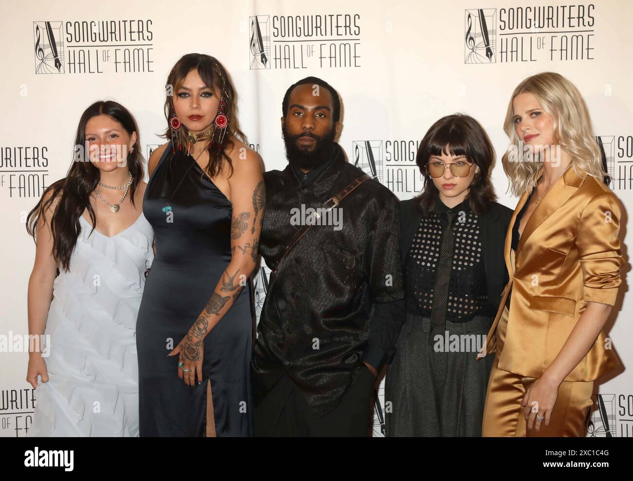 Matilda the musical arrivals hi-res stock photography and images - Alamy