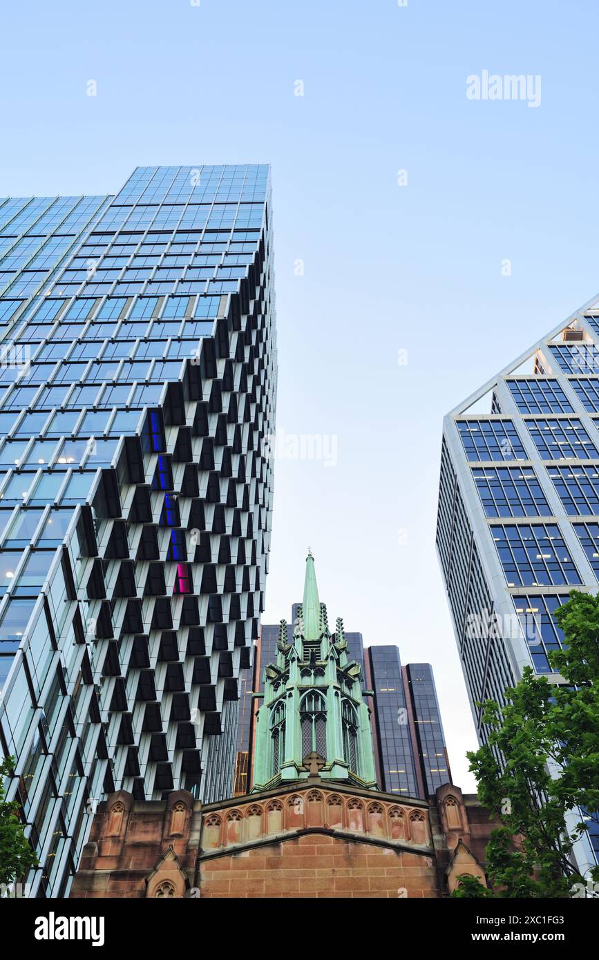 Looking up at the cantilevered skyscraper profile of 60 Martin Place ...