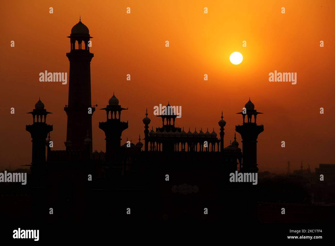 Beautiful Sunset & Badshahi Masjid lahore pakistan Stock Photo - Alamy