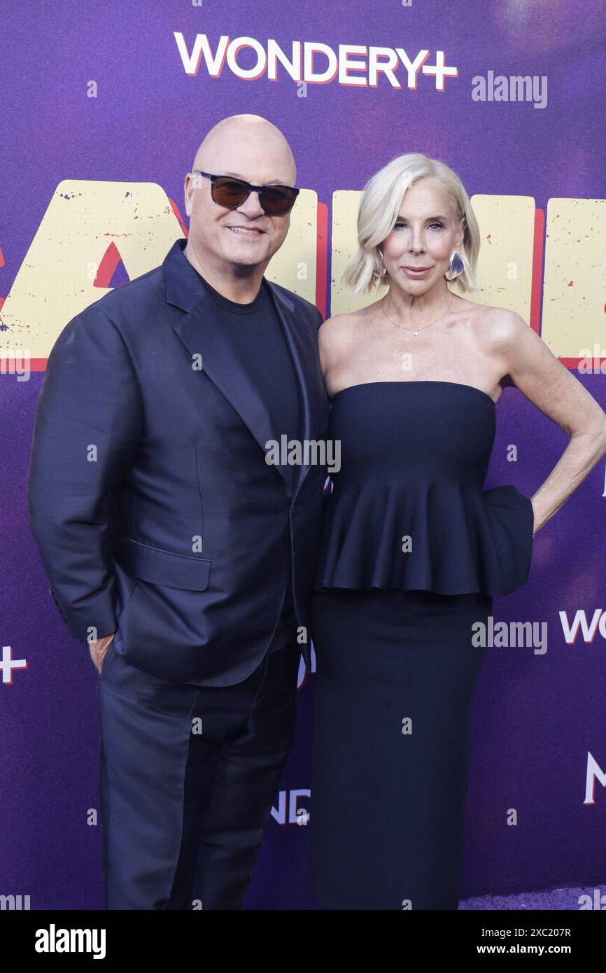 Michelle moran and michael chiklis hi-res stock photography and images ...