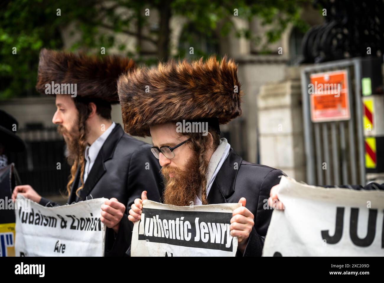 Hasidic Jews against Israel campaign, Pro-Palestinian protest in ...
