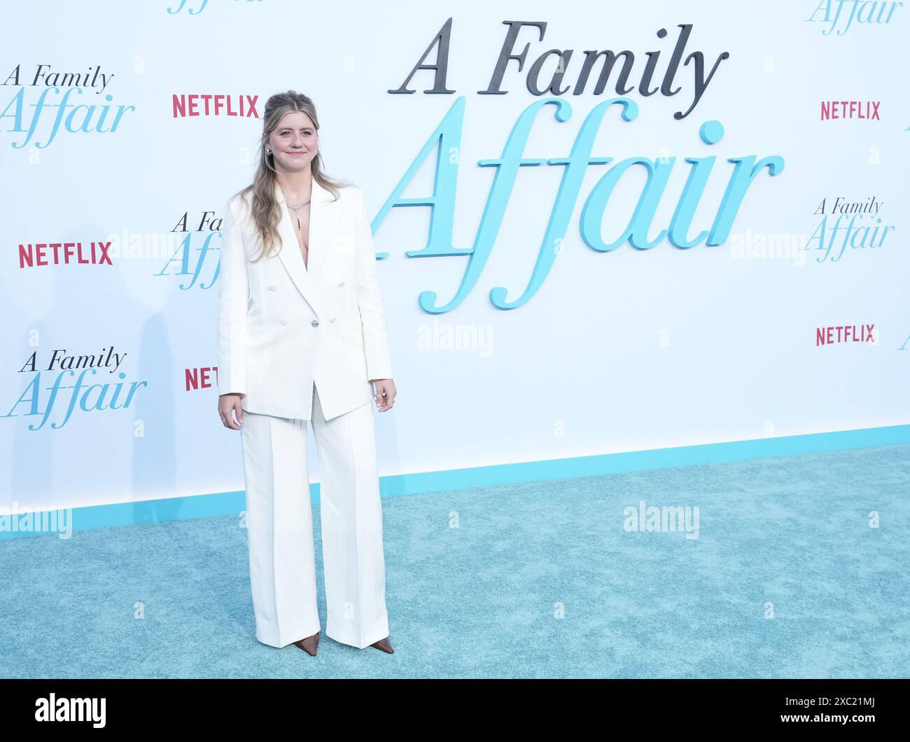Carrie Solomon arrives at the Netflix’s A FAMILY AFFAIR World Premiere ...
