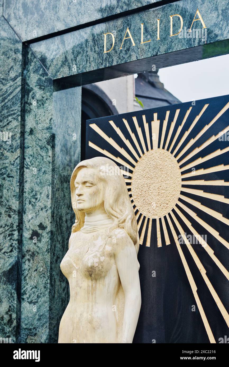 Dalida grave hi-res stock photography and images - Alamy
