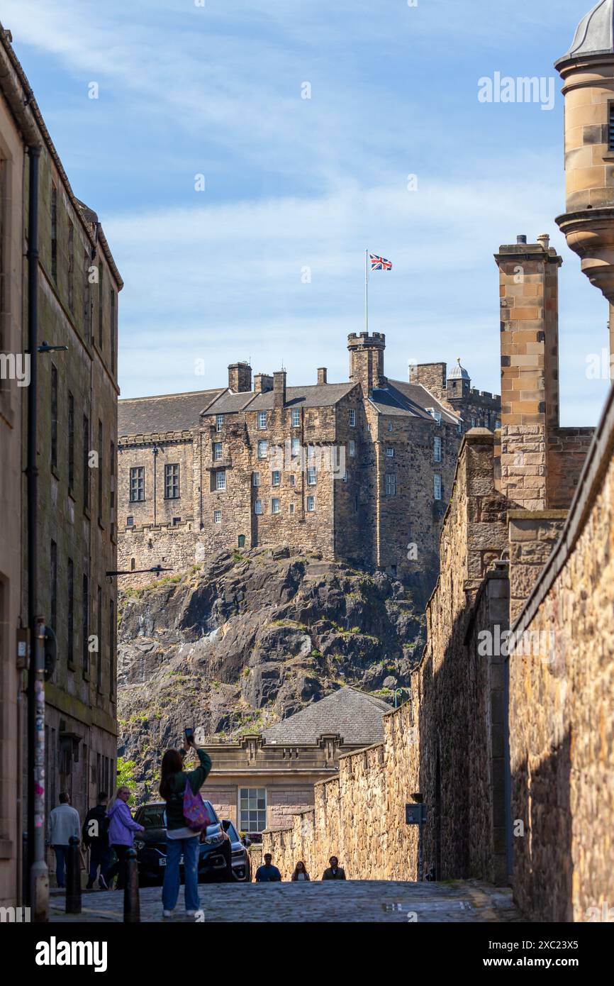 The Vennel Viewpoint of Edinburgh Castle Stock Photo - Alamy