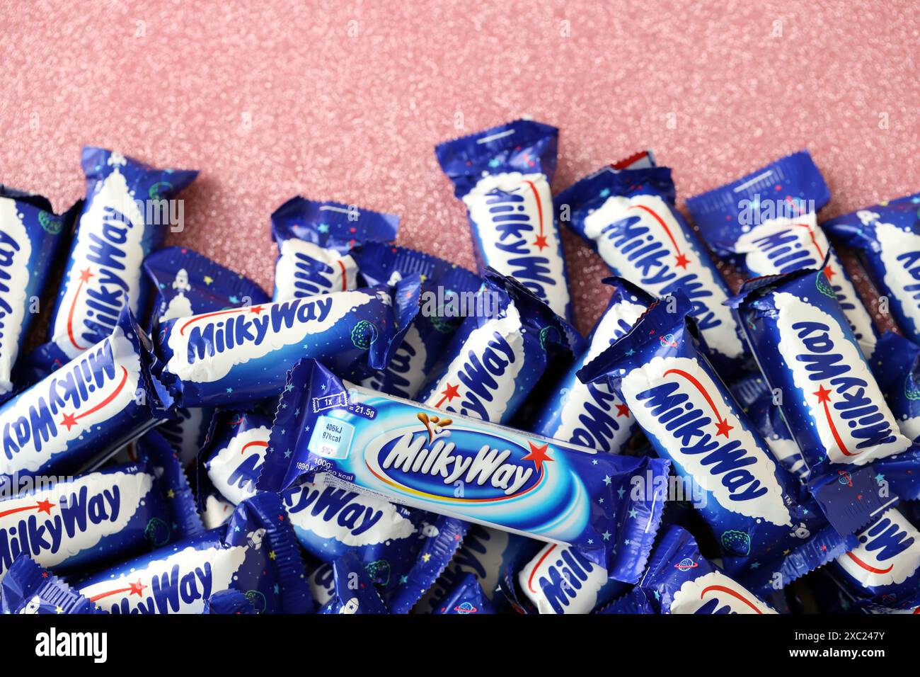 Full size candy bar hi-res stock photography and images - Alamy