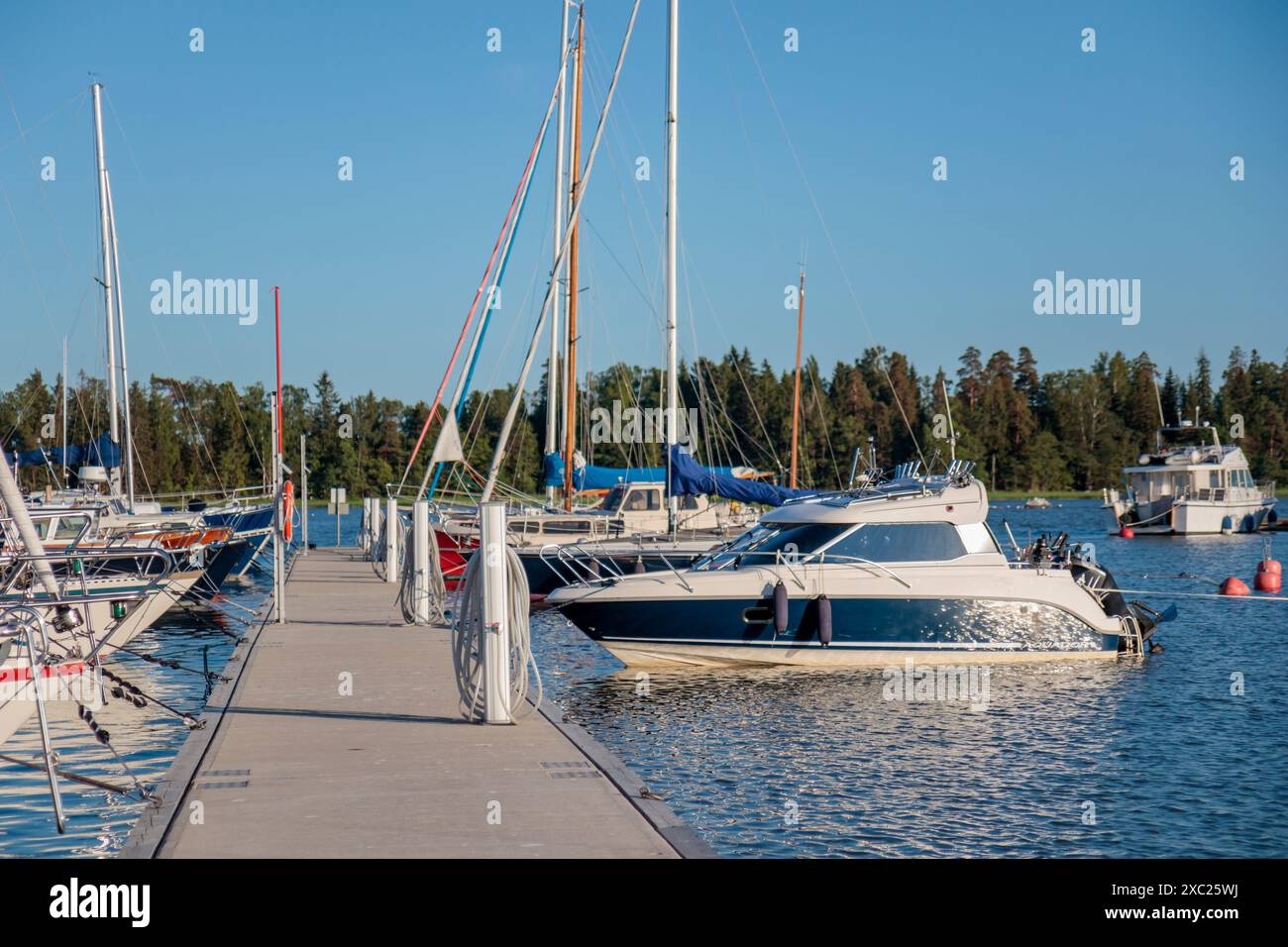 Charging and water station for boats, electrical outlets to charge ...