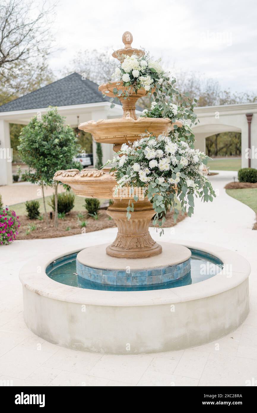 Fountain centerpiece hi-res stock photography and images - Alamy