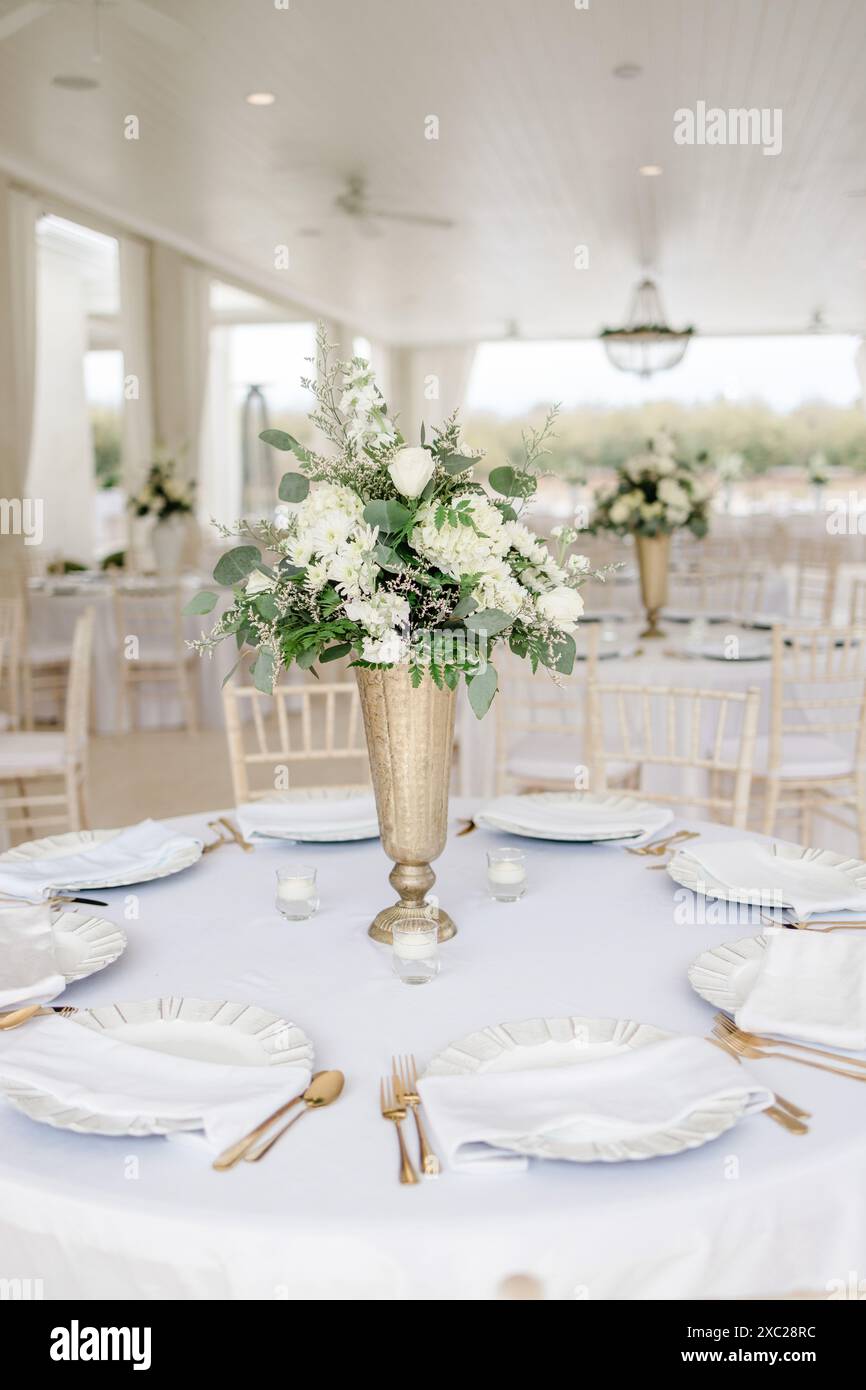 Open air setting hi-res stock photography and images - Alamy