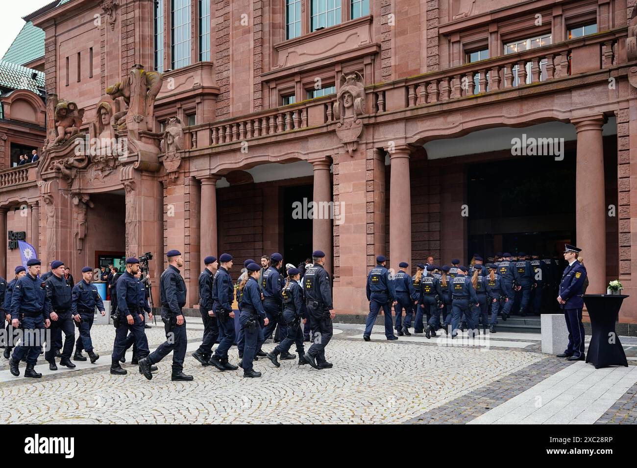 Mannheim, Germany. 14th June, 2024. Police officers enter the Congress ...