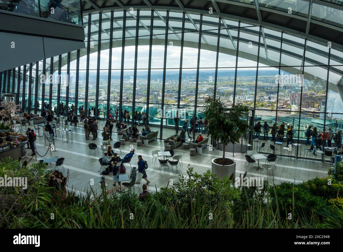 Sky garden inside skyscraper hi-res stock photography and images - Alamy