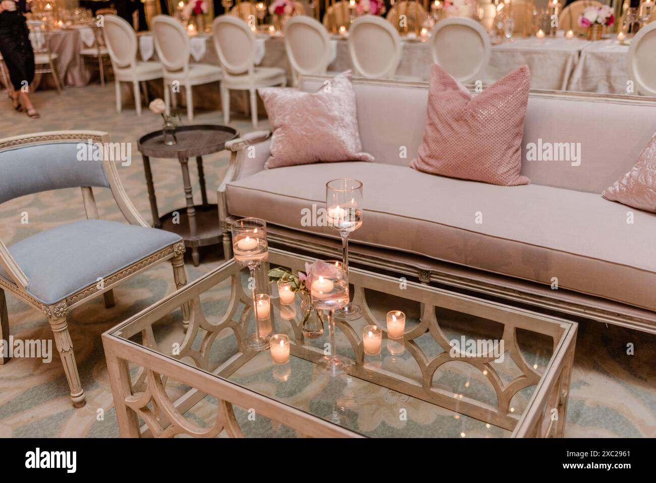 Soft seating at a luxury wedding reception Stock Photo - Alamy