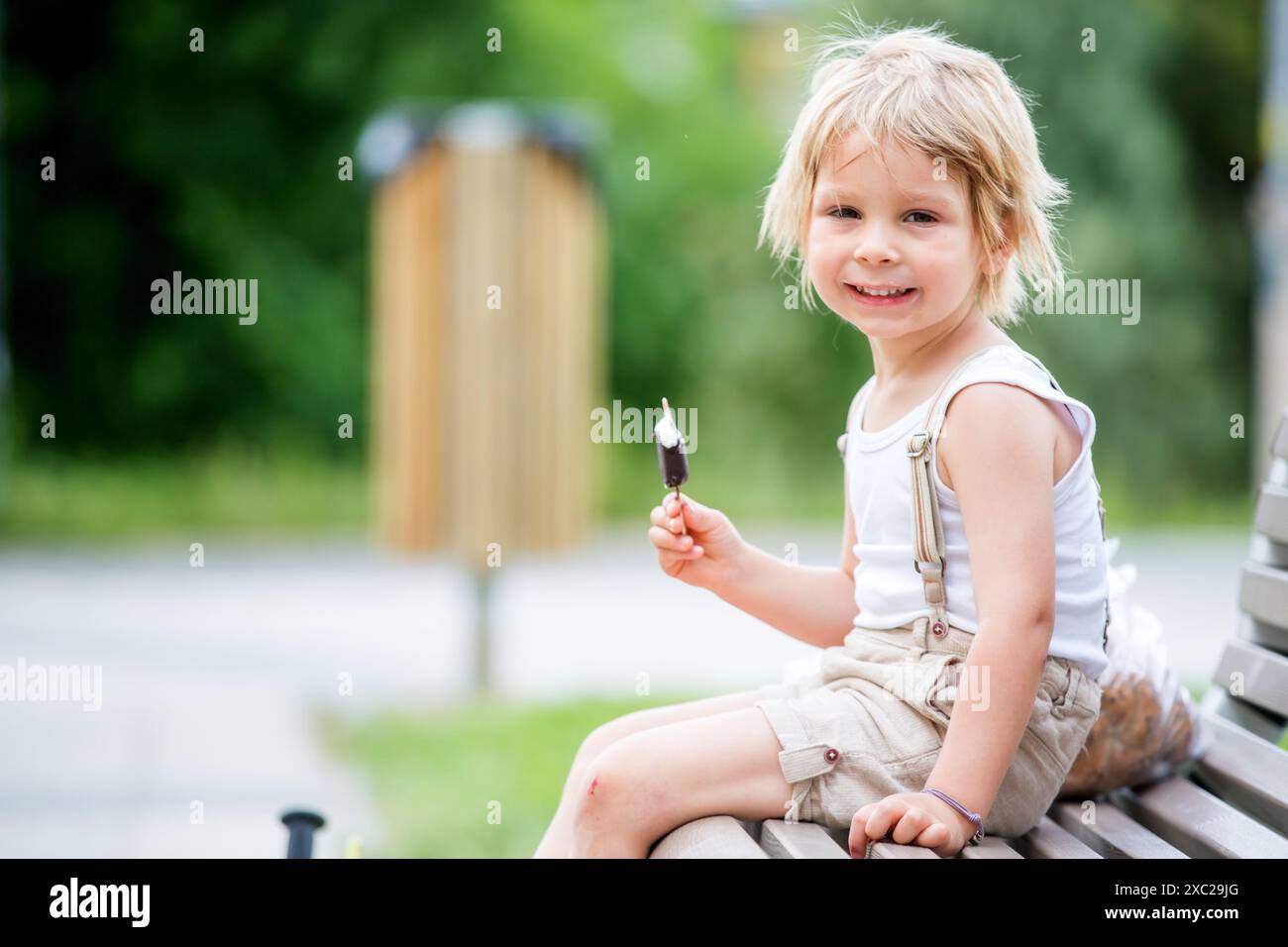 Blond child, cute boy with wounded knee from a fall of a bike Stock ...
