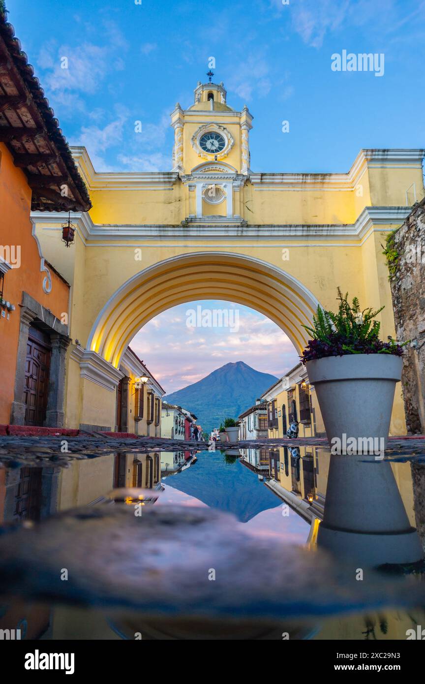 Santa Catarina arch in Antigua Guatemala Stock Photo - Alamy