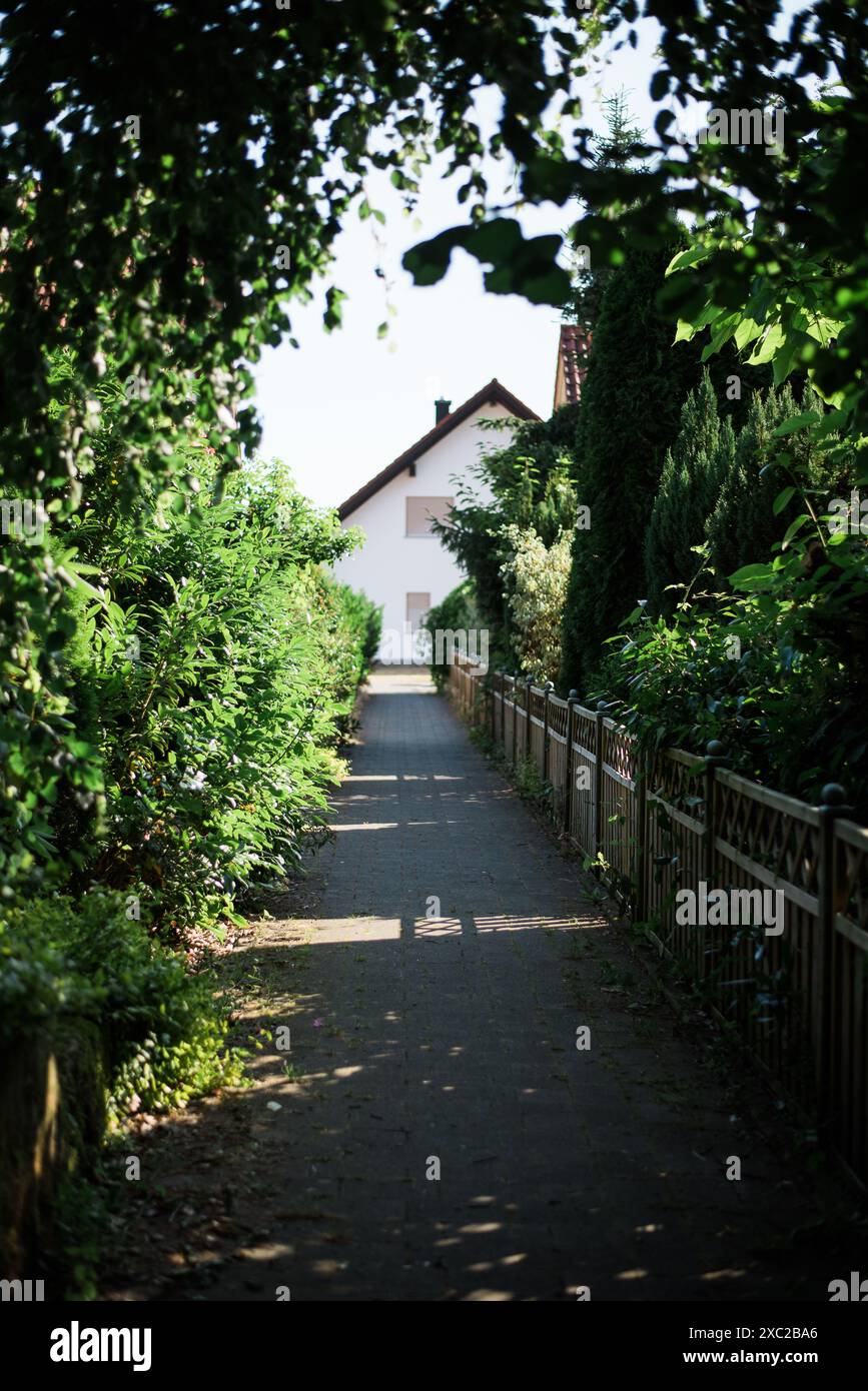 Small alleyways hi-res stock photography and images - Alamy